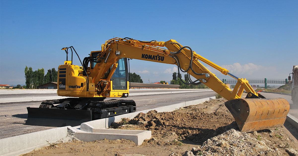 Komatsu Escavatore a raggio di rotazione ridotto PC138US-10