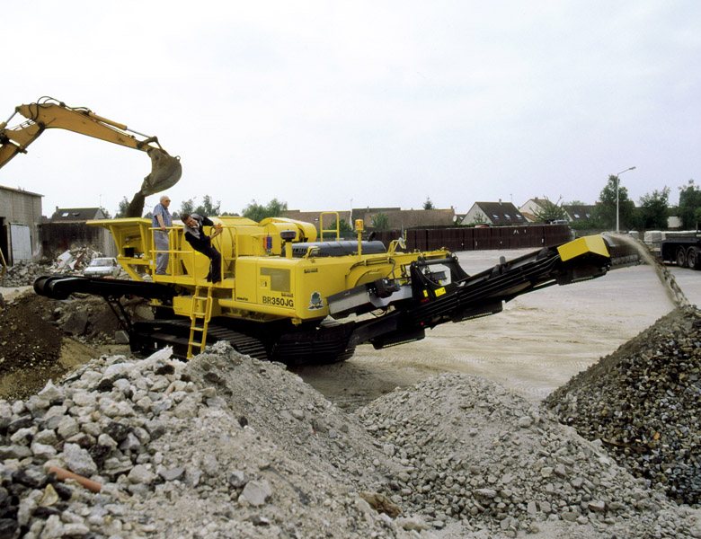 Produktarchiv: Komatsu Mobiler Brecher BR350JG