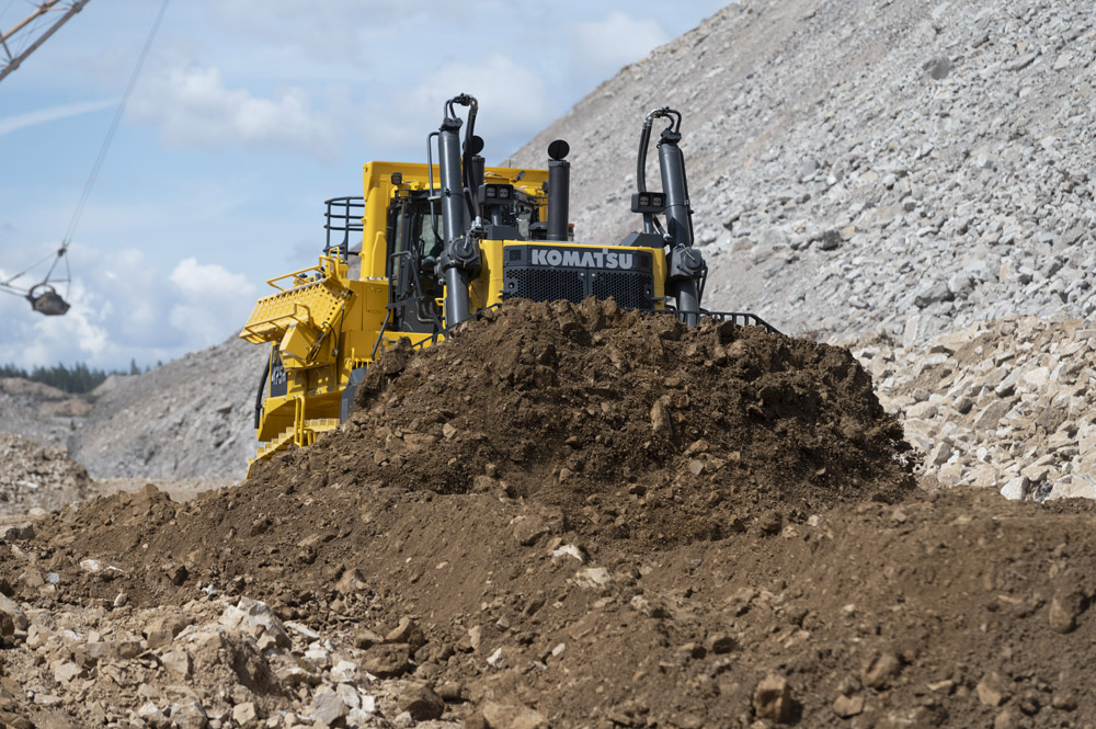 The first worldwide D475A-8 Dozer in action | Komatsu